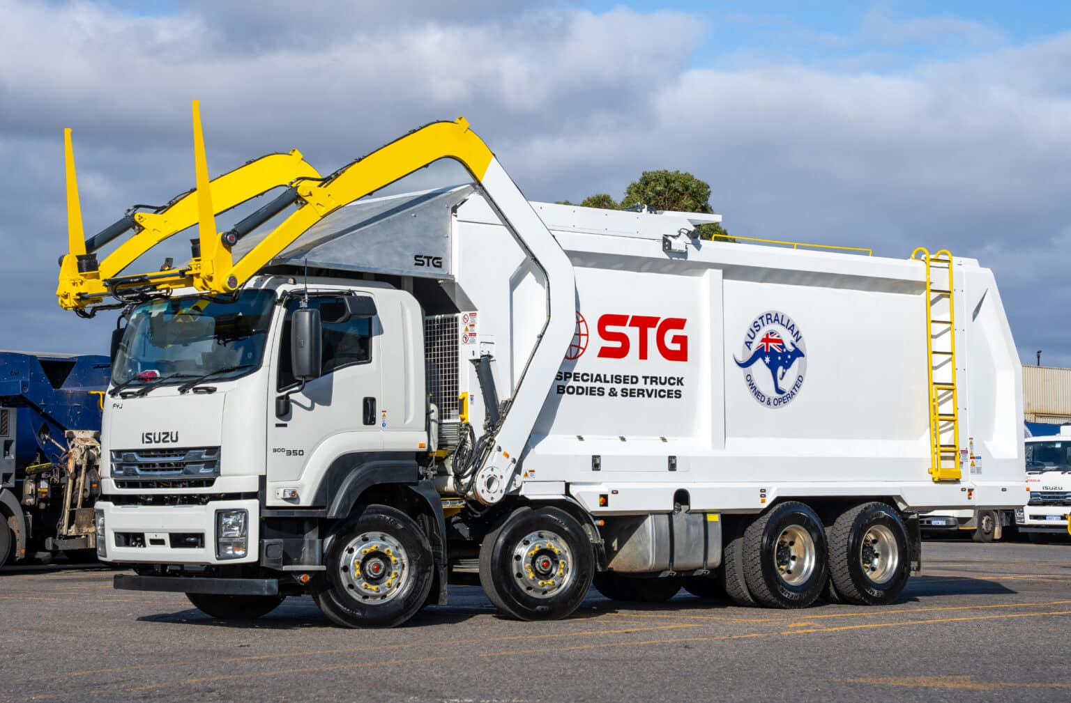 4 Innovative Features of the STG Tusks’ - Front Loader Waste Truck ...